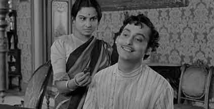 Film analysis — Ghare Baire | Journal of Indian Cinema